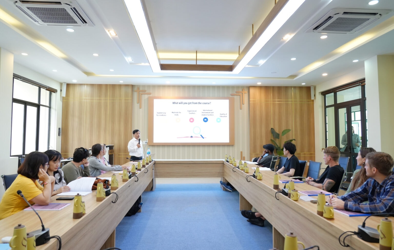Vietnamese language courses for foreigners launched in Da Nang