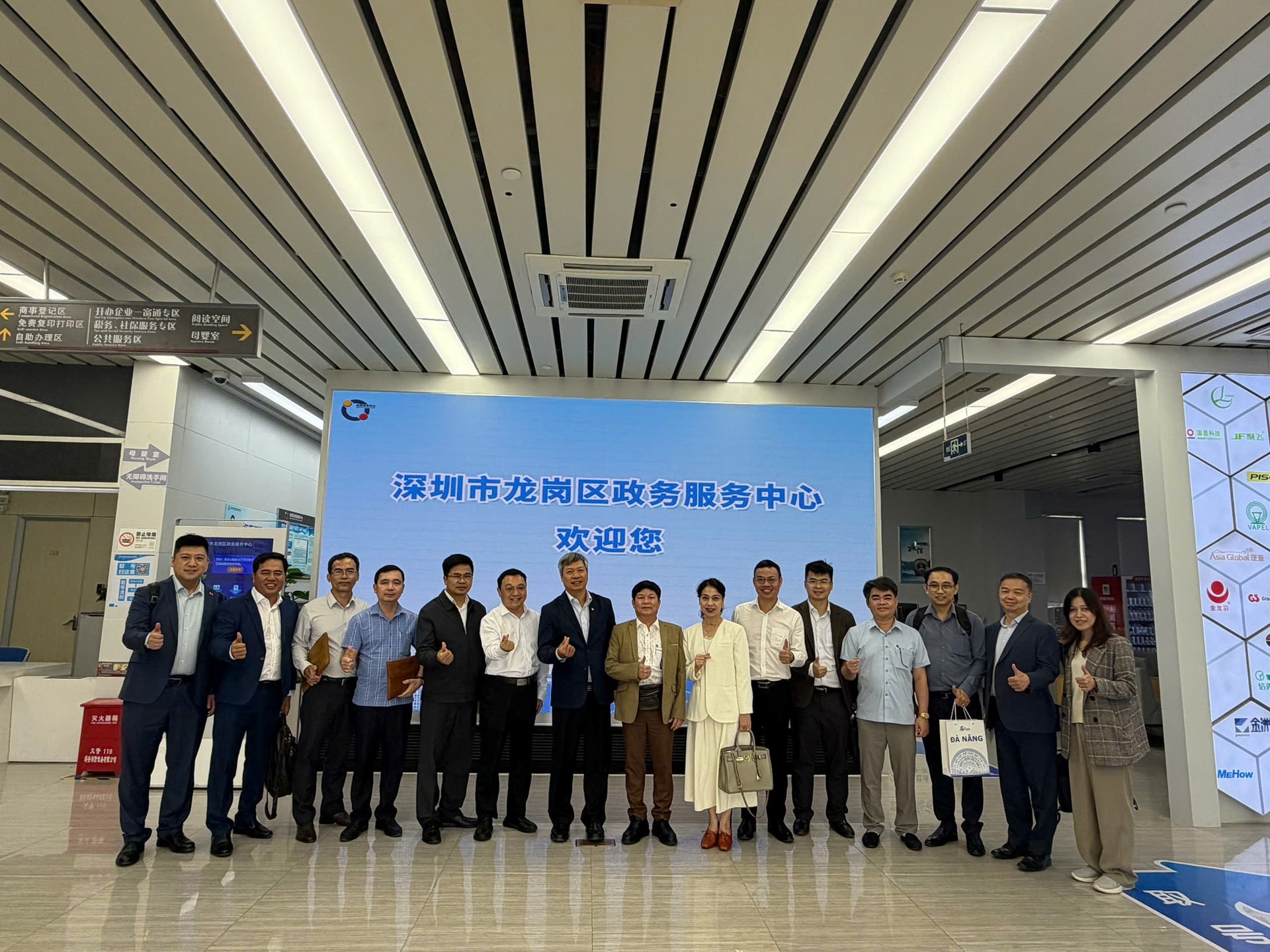 Da Nang surveys smart city models in China