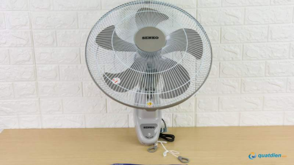Tăng khả năng làm mát cùng quạt treo tường Senko tại cửa hàng Quạt Điện
