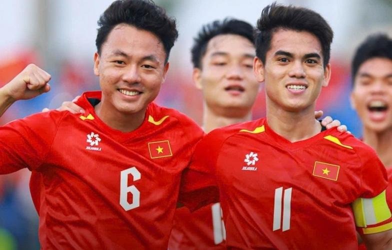 "Vua thẻ" Alexander George King bắt chính trận U23 Việt Nam đấu U23 Ả ...