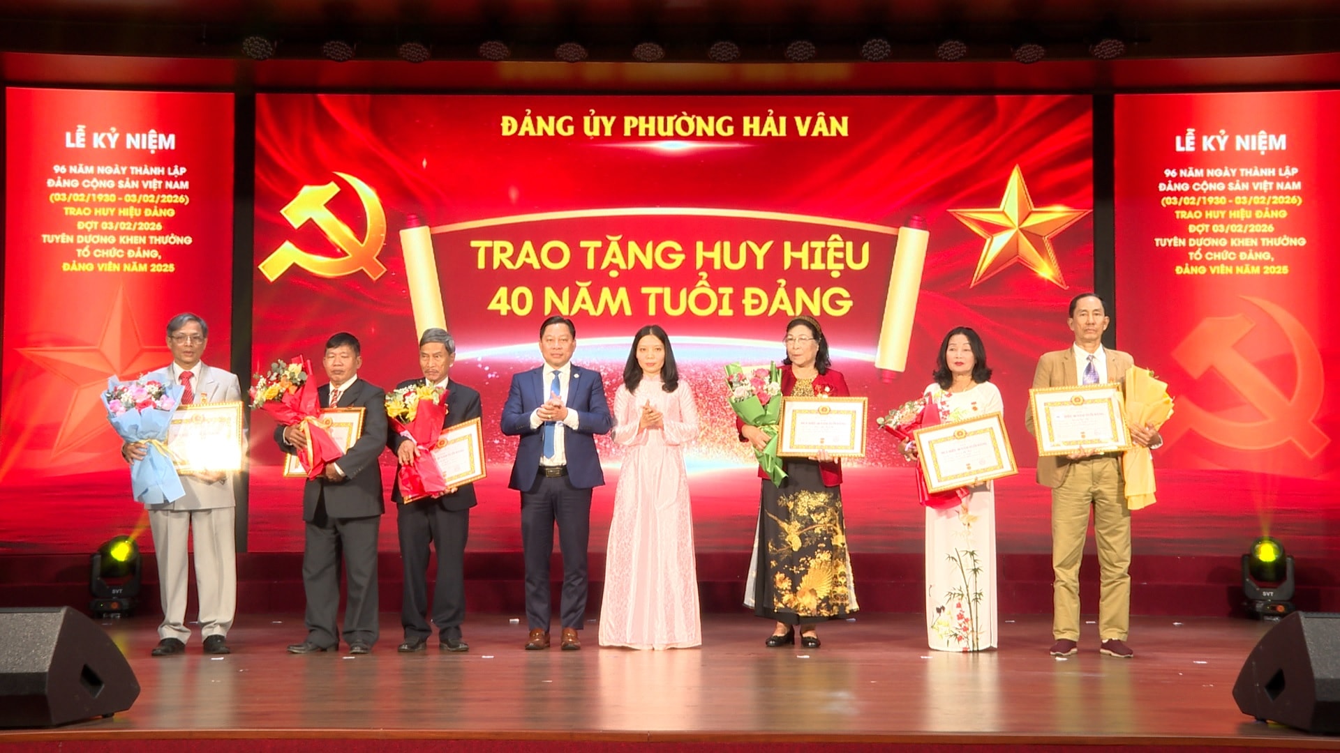 Phường Hải Vân trao Huy hiệu Đảng đợt 3/2 cho 19 đảng viên