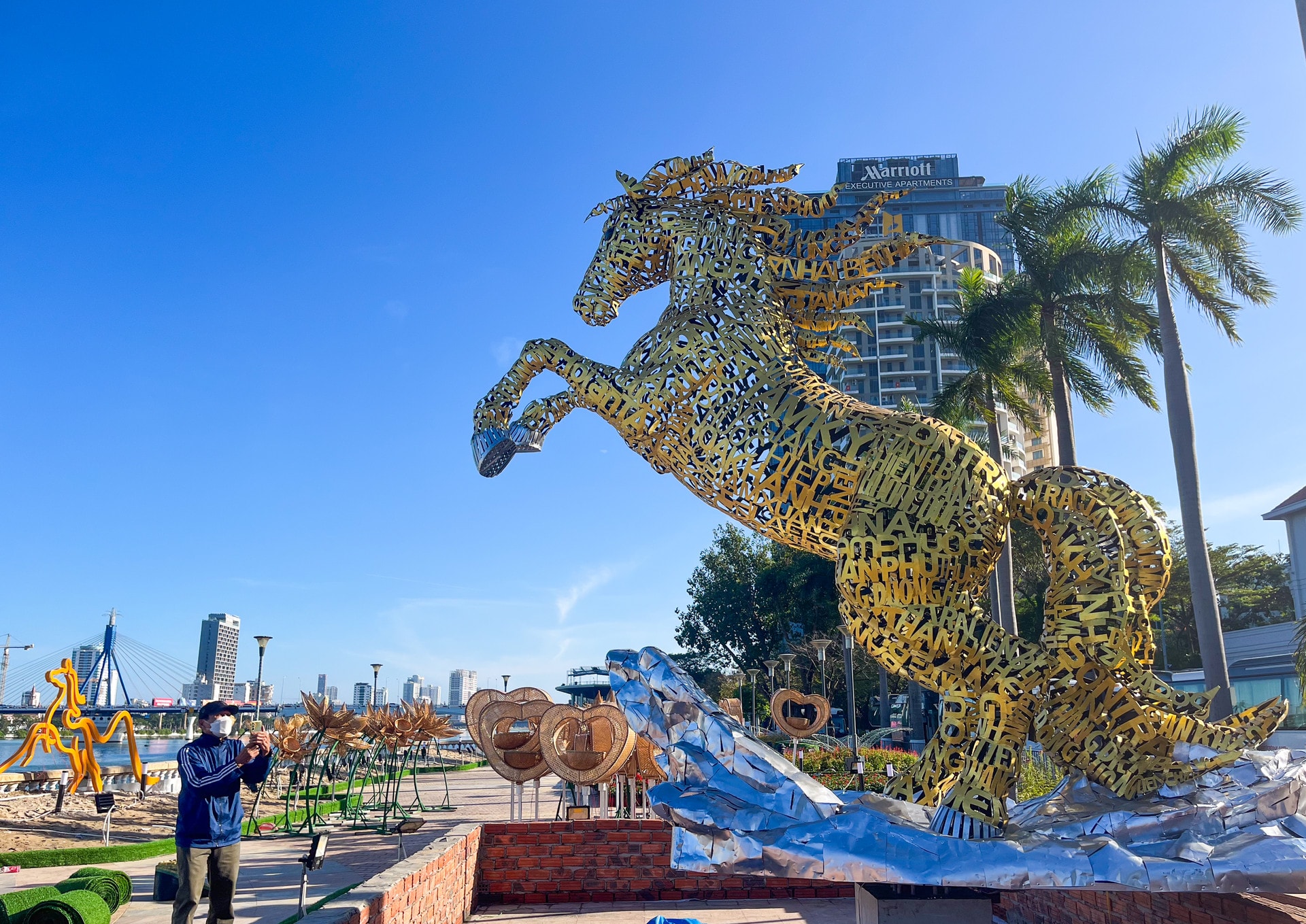 Golden horse mascot made from names of Da Nang’s 94 communes, wards and ...