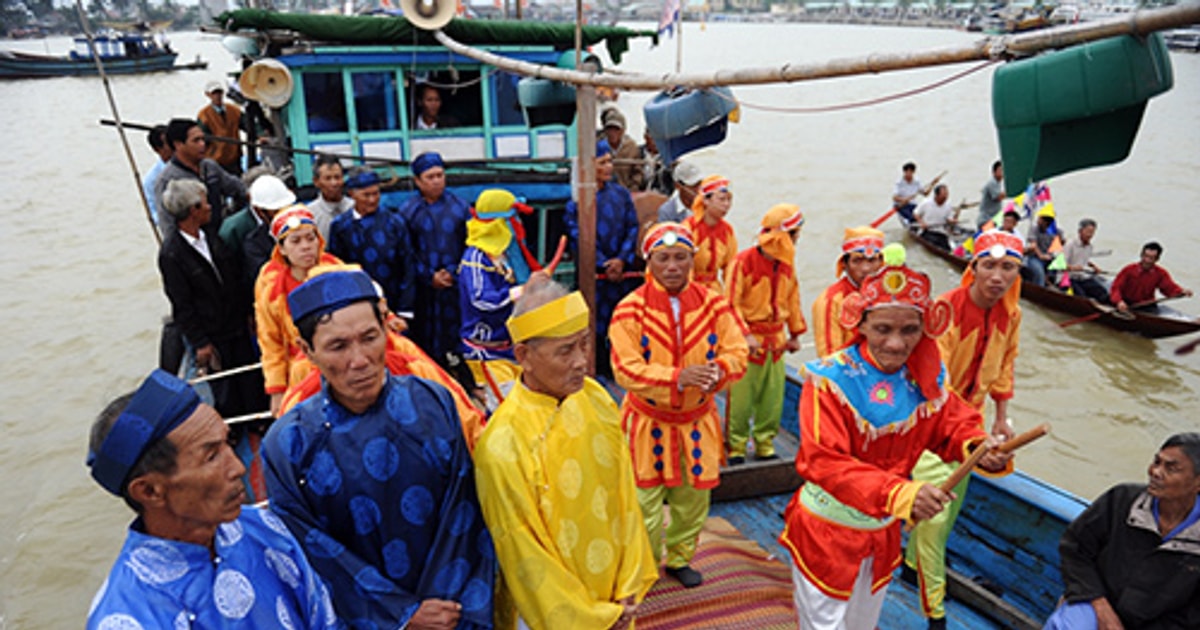 Lập đàn cầu an cho Cửa Đại