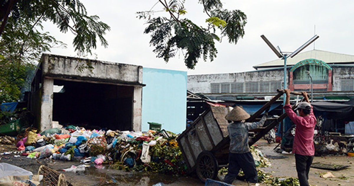 Chậm trễ thu gom rác thải chợ Vĩnh Điện: Tìm giải pháp đồng thuận