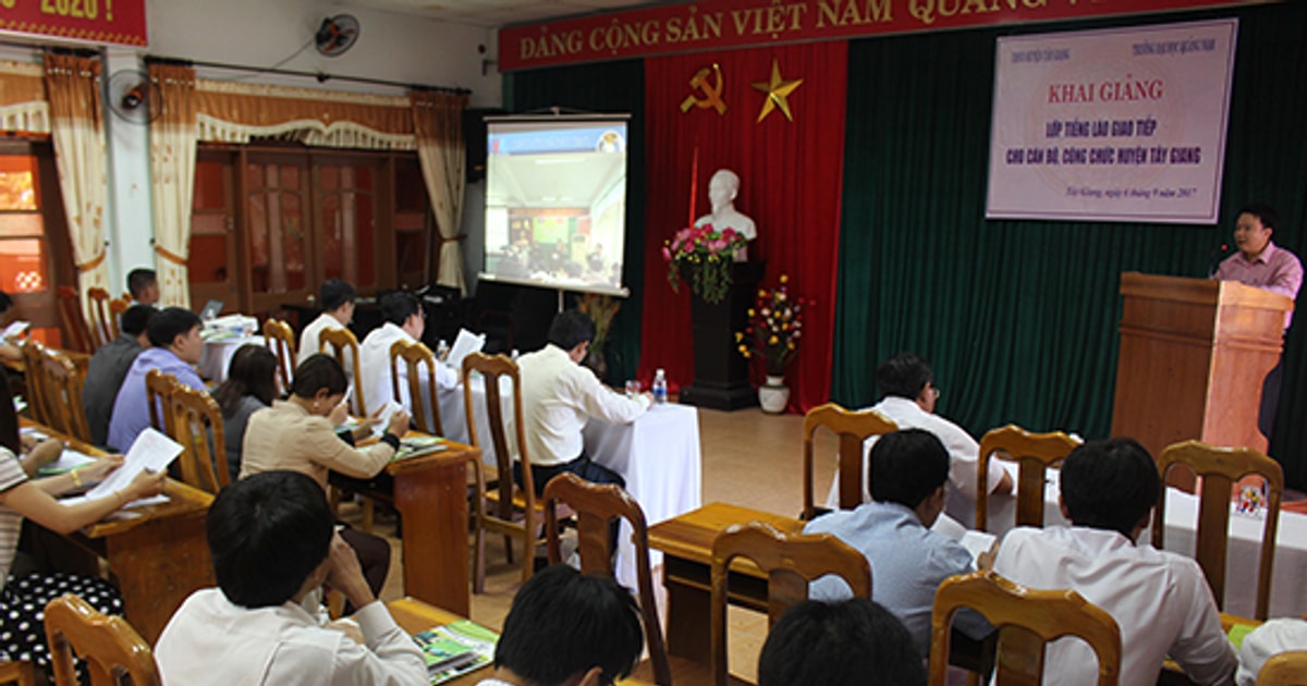 The first class of Lao language in Tay Giang