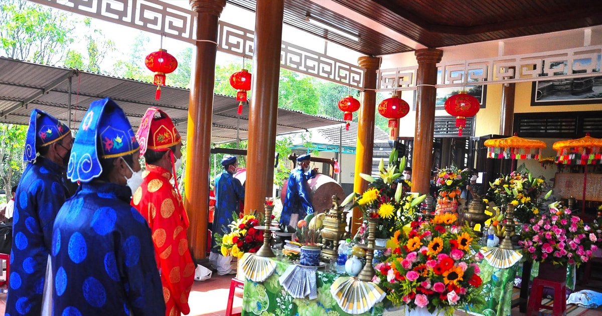 Certificate of national intangible cultural heritage to Lady Thu Bon ...