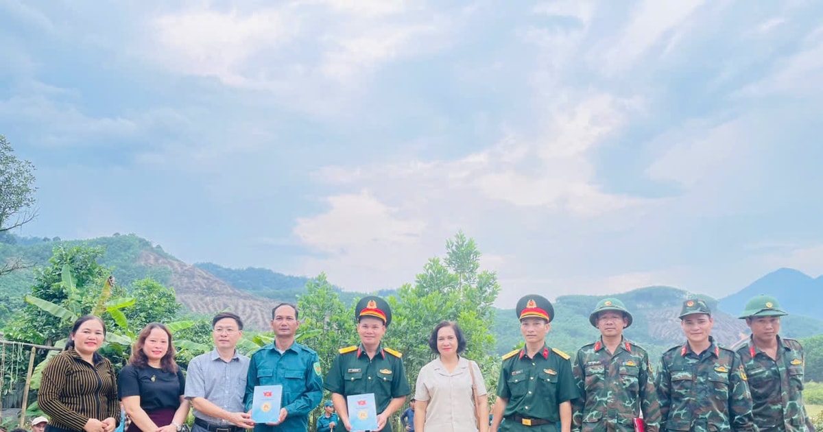 Thăm, động viên lực lượng vũ trang Bắc Trà My giúp dân xóa nhà tạm