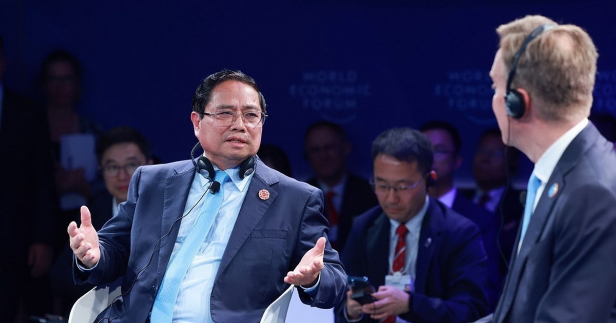 Thủ tướng dự Phiên đối thoại với Chủ tịch kiêm Tổng giám đốc điều hành WEF