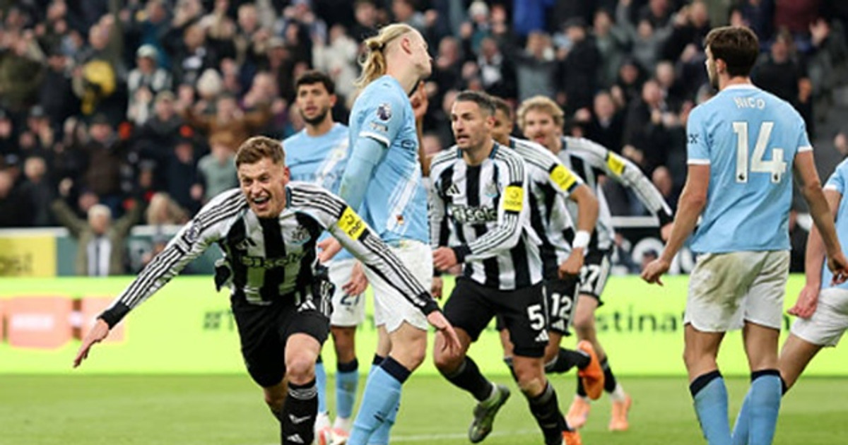 Cú đúp của Barnes nhấn chìm Man City tại St James' Park
