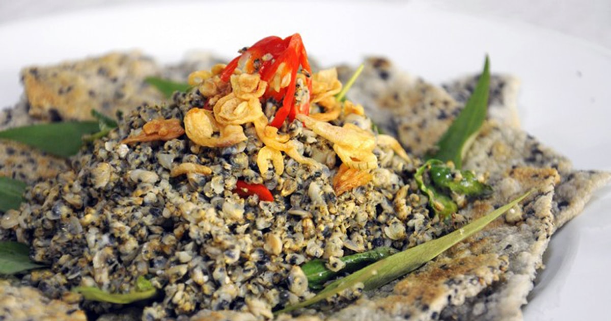 Distinctive taste of Hoi An stir-fried baby clams