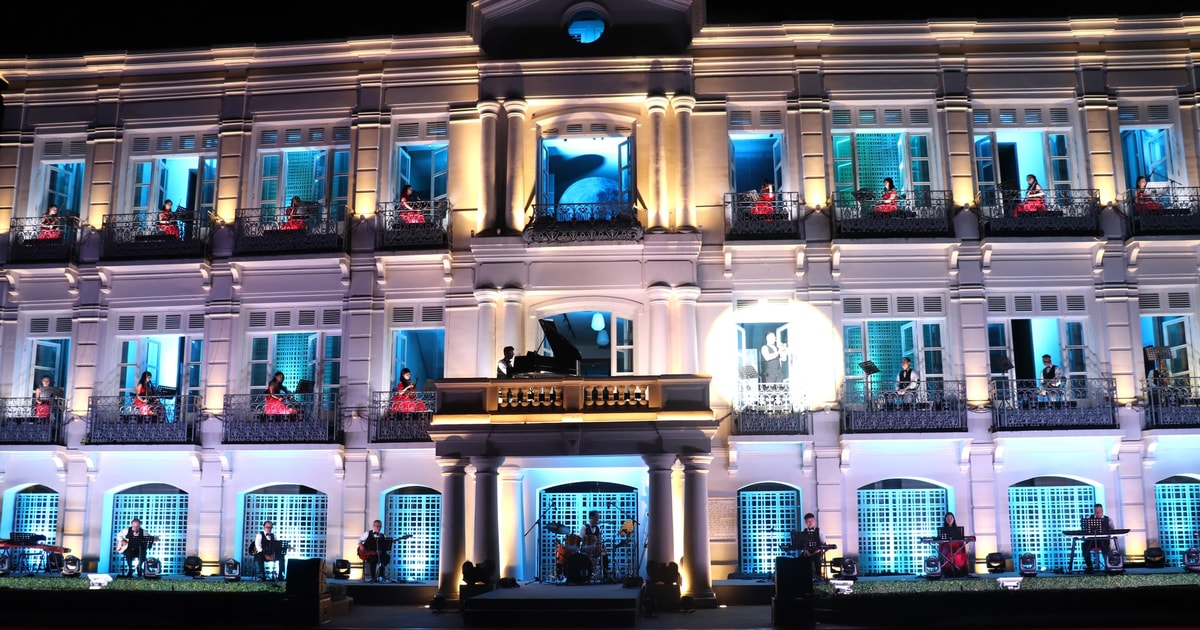 Da Nang Museum turns into open-air concert hall, enchanting visitors on ...