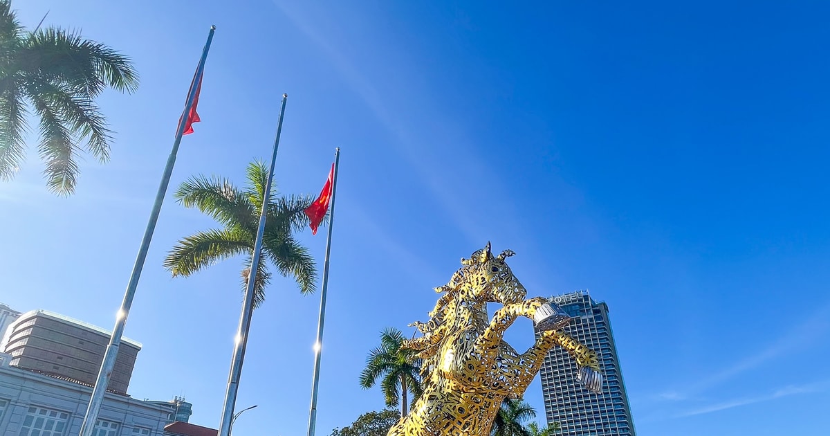 Golden horse mascot made from names of Da Nang’s 94 communes, wards and ...