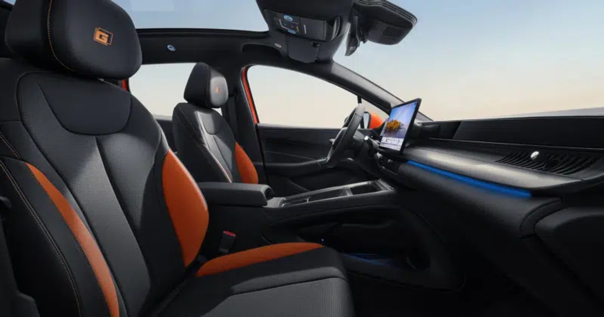 BYD Dolphin G DM-i 2026: Hatchback lai điện giá từ 522 triệu đồng khuấy ...