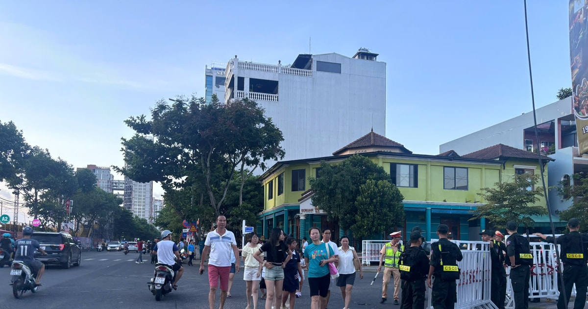 Du khách chờ đợi màn “đấu pháo” sáng tạo giữa Đức và Ma cao (Trung Quốc ...